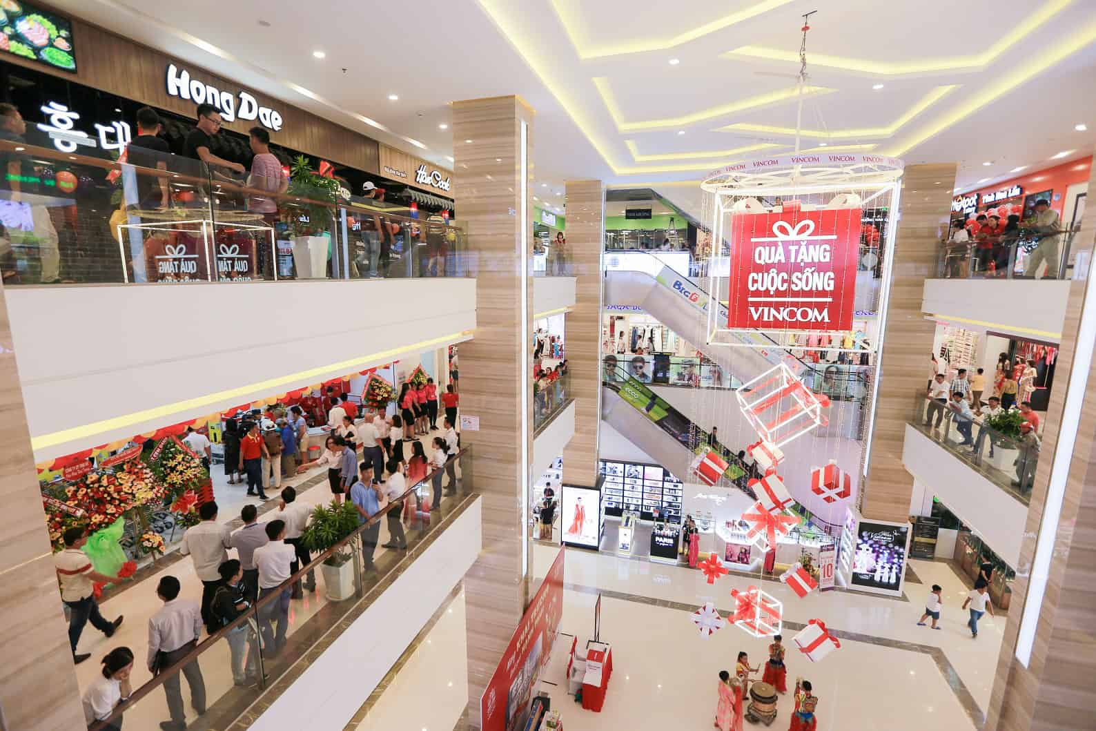 Vincom Mega Mall Royal City For Fancy Experience In Hanoi SESOMR