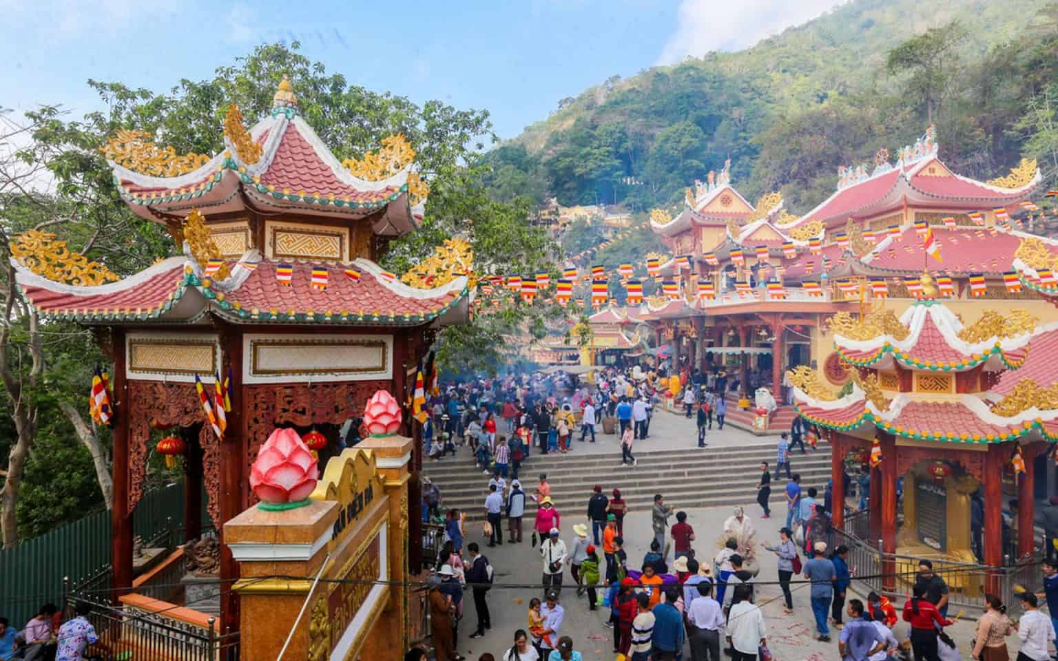 List of Top 5 Most Famous Spring Festivals in Vietnam