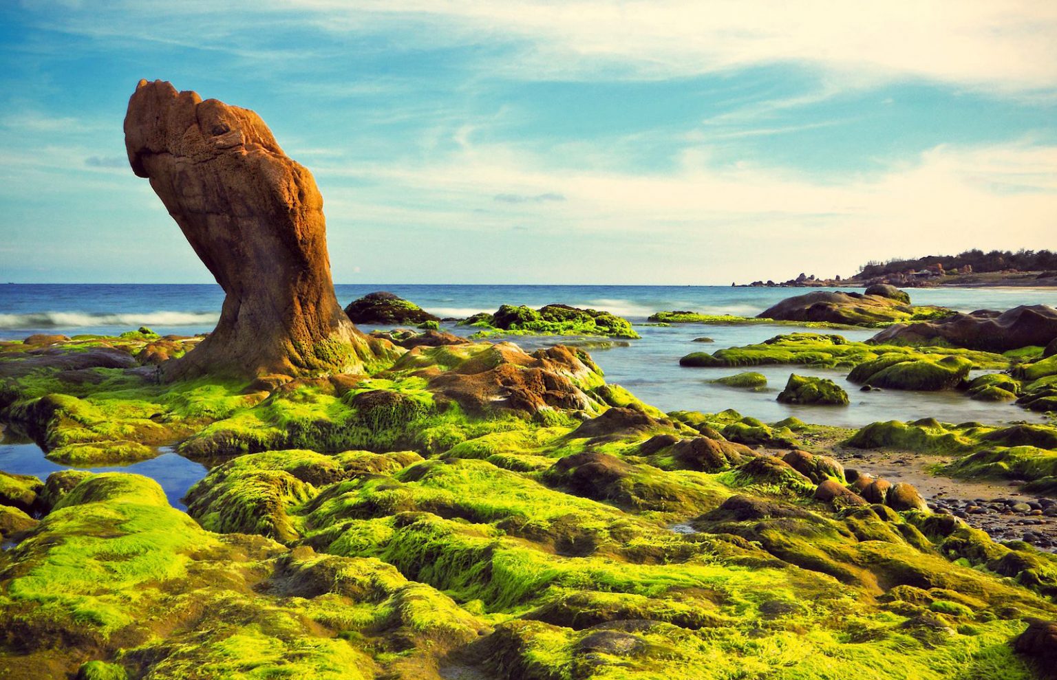 Co Thach Beach: Guide to Seven-Colored Stone Beach in Binh Thuan